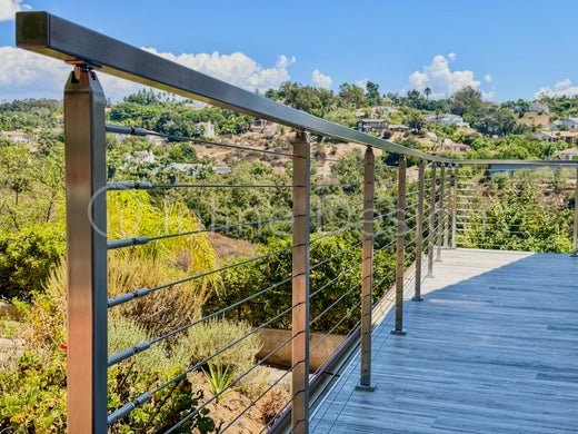 Enhancing Scenic Views: Matt's L-Shaped Deck with Modern Cable Railing – Inline Design